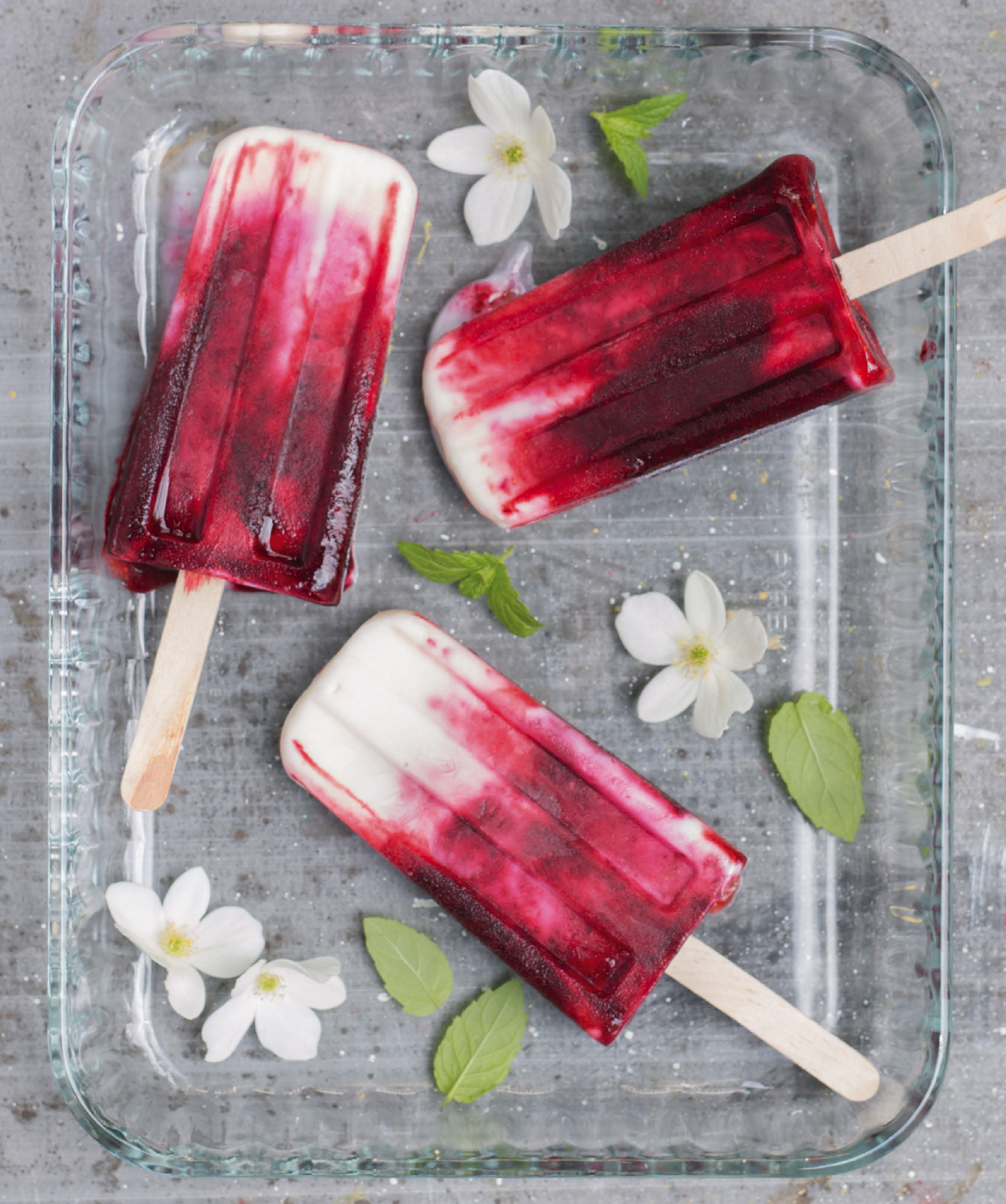 Popsicles aux fraises et camerises - Taste Canada